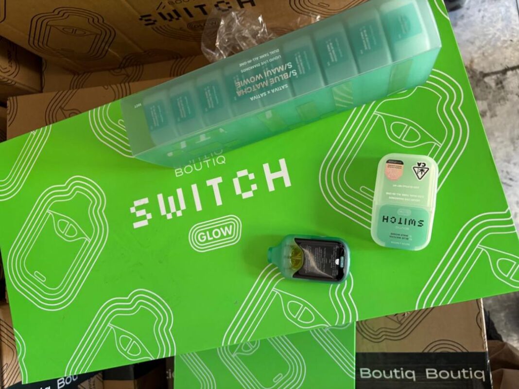 Boutiq Switch V4 Glow Disposable – Premium 2G Dual-Strain THC Vape ...
